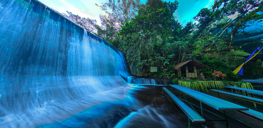 Unbelievable Waterfalls Restaurant! - SkyPip